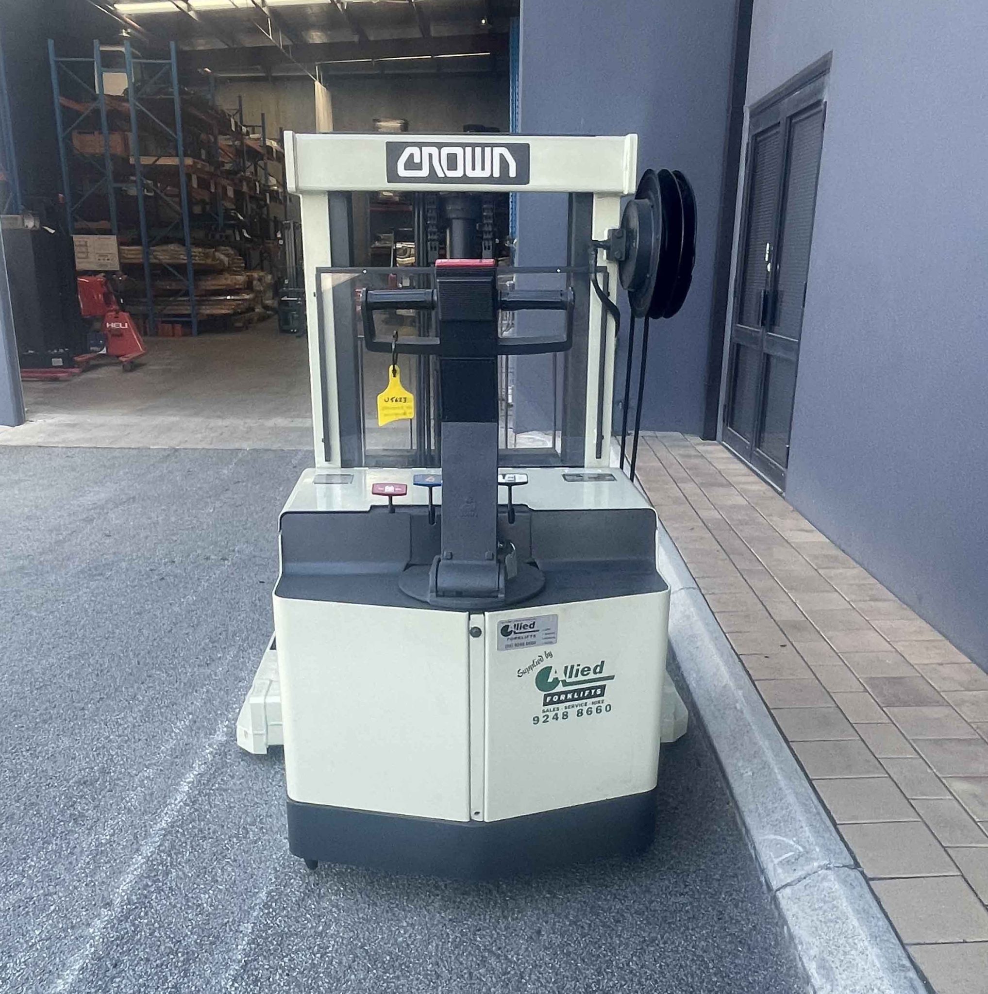 Crown 1500kg battery electric walkie reach stacker with 2591mm mast ...